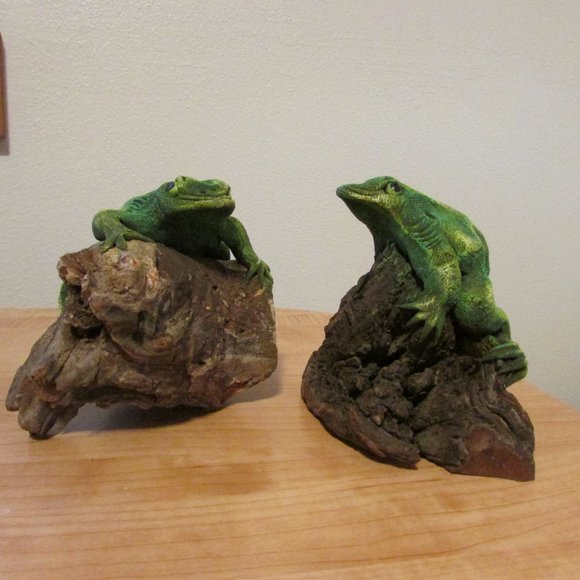 Accents | New Set Of 2 Green Frogs On Logs Real Wood Nicely Detailed ...